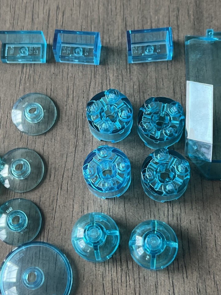 Huge LEGO Trans Light Blue Aqua Brick Windscreen Rock Plate Space Ice ...
