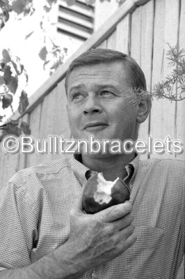 ADAM-12 MARTIN MILNER EATING AN APPLE SERIES 8X10 PHOTO 6000 | eBay