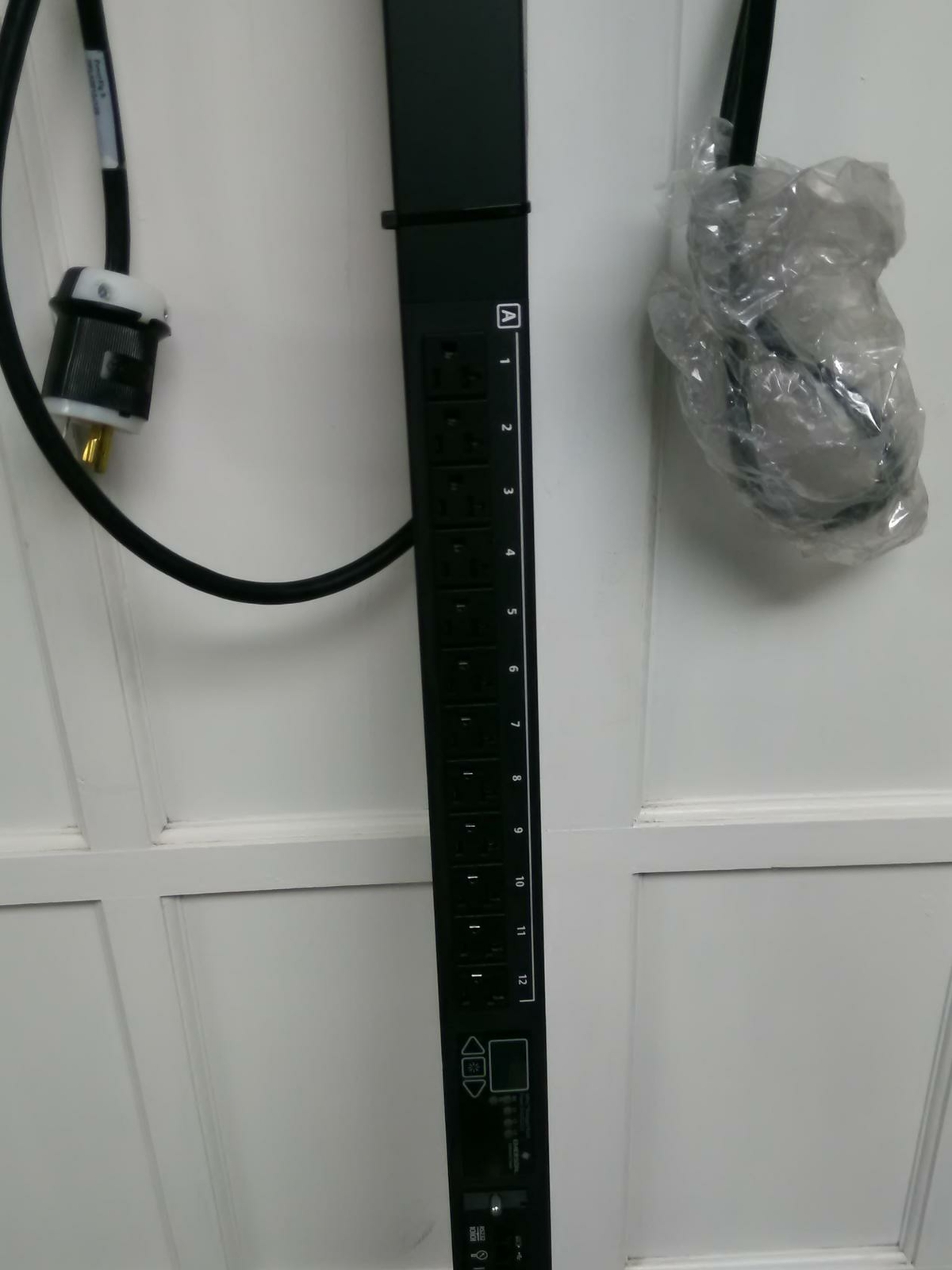 Liebert Emerson Network Power Mph2 Rack Pdu Metered Distribution Unit ...