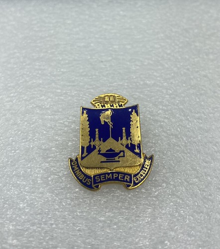 Badge Crest Lapel Pin Omnibus Semper Excellere NS Meyer New York | eBay
