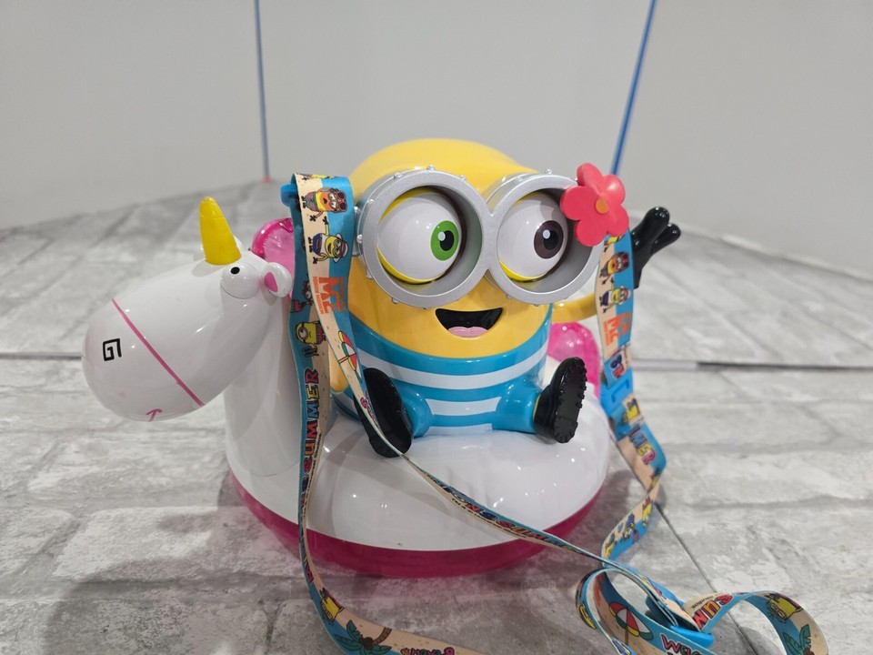 Despicable Me “MINION & UNICORN Swim Party Display bucket No Back | eBay