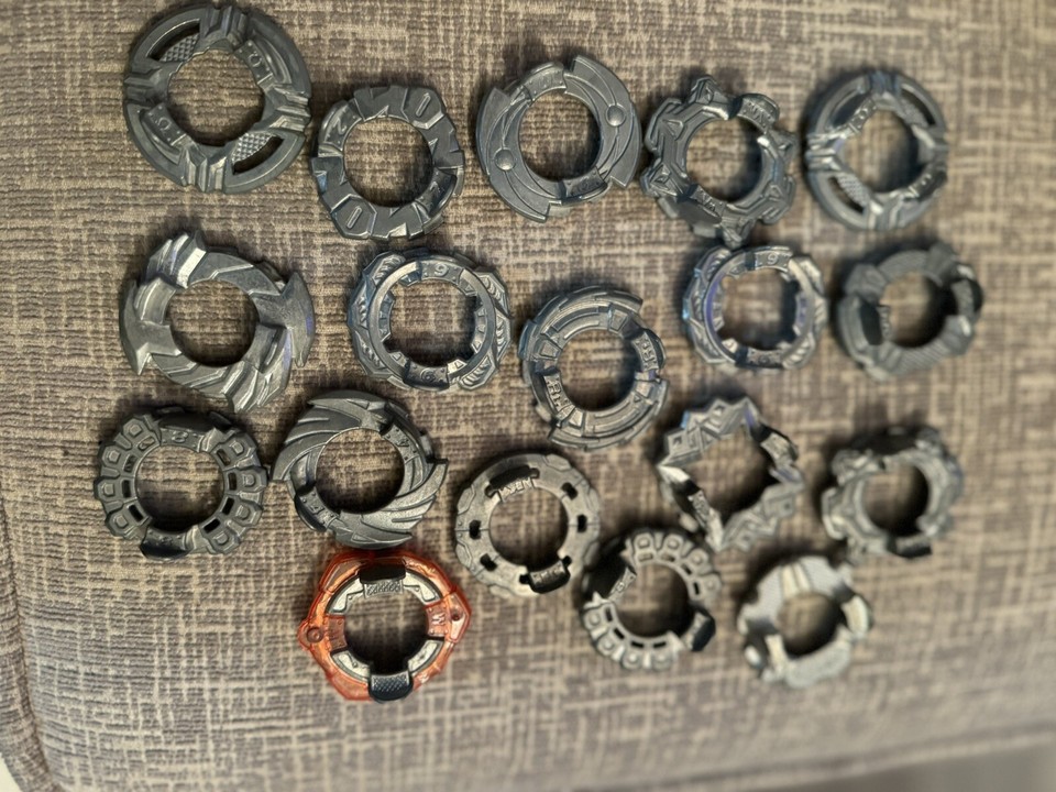 Beyblade lot of 100 + Piece Burst Beyblades TAKARA TOMY(metal/Plastic ...