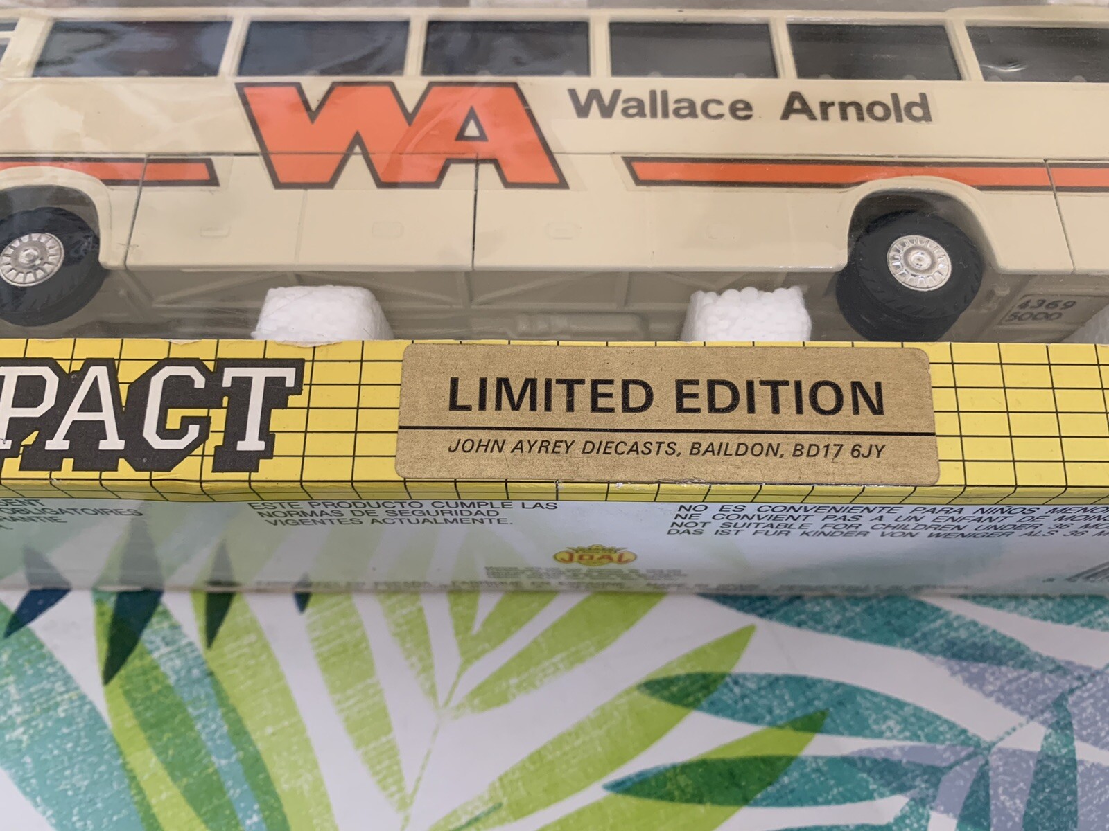 JOAL 1/50 SCALE DIE CAST VOLVO C10M WALLACE ARNOLD COACH | eBay UK