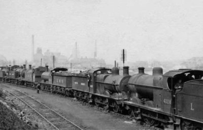 PHOTO LINE OF RESTING GOODS ENGINES AT CANKLOW ROTHERHAM LOCO SHED 1948 ...
