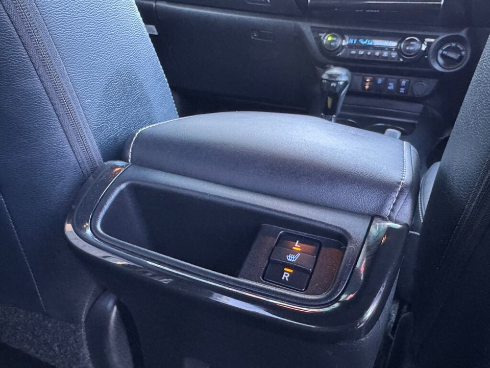 2022 Toyota Hilux 2.8D-4D INVINCIBLE X Automatic Double Cab Pick Up 4x4 ...