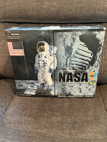 2002 VINTAGE DRAGON MODEL#73077 NASA APOLLO 11 ASTRONAUT “BUCK”12 ...