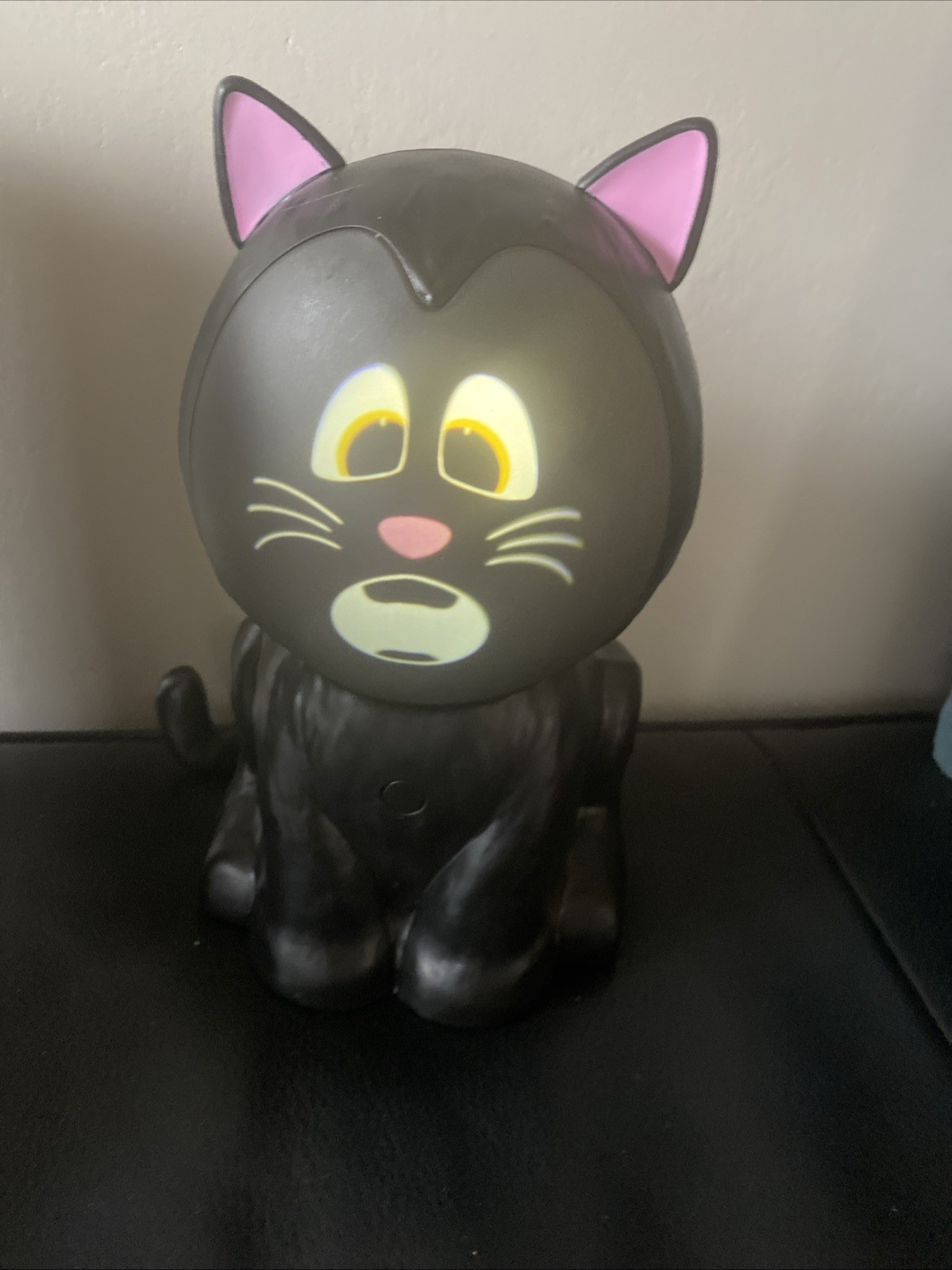 Mindscope Eek The Cat 3D Video Projector Talking Singing Animated ...