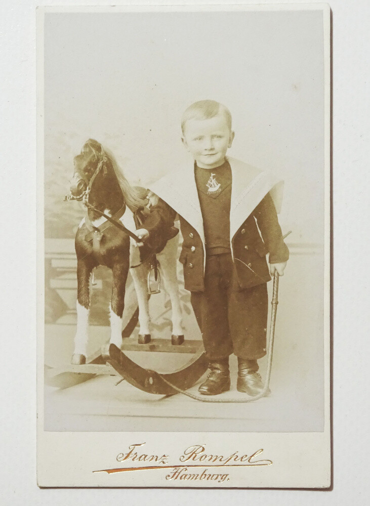 CDV Foto Bube mit Schaukelpferd 1900er Rompel Hamburg | eBay