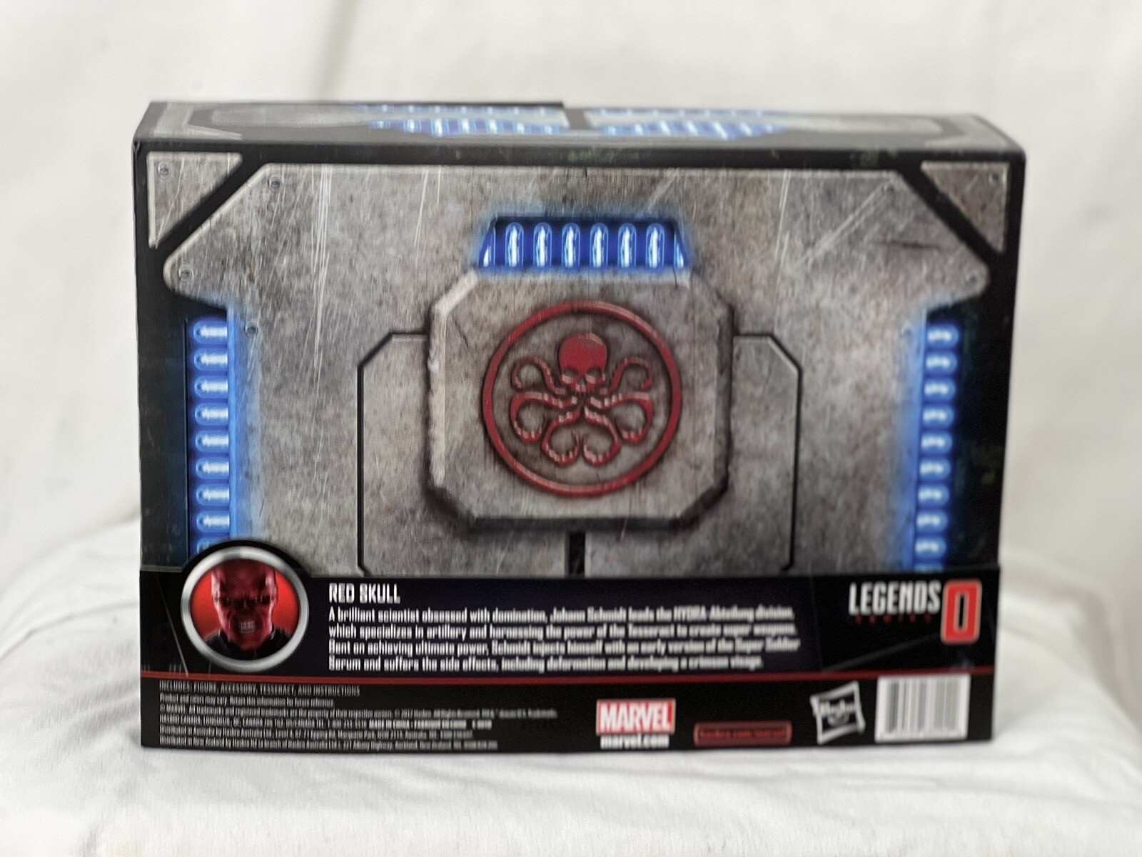 Marvel Legends Red Skull & Electronic Tesseract Deluxe Figure - SDCC ...