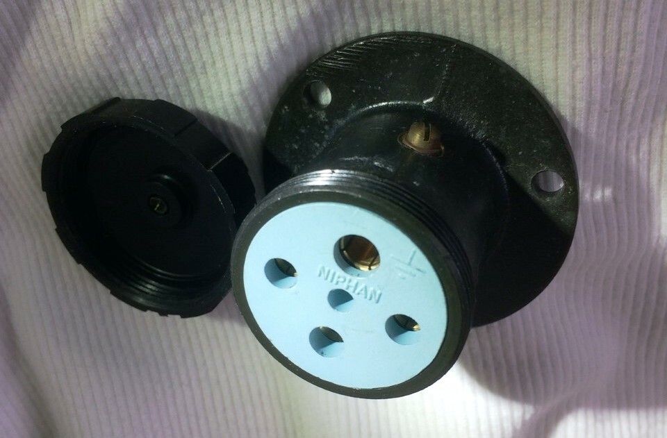 3 POLE + EARTH NIPHAN SOCKET N549B | eBay UK