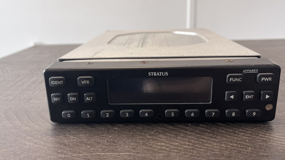 Appareo Stratus Transponder with Stratus 3i remote mount ADS-B (IN ...