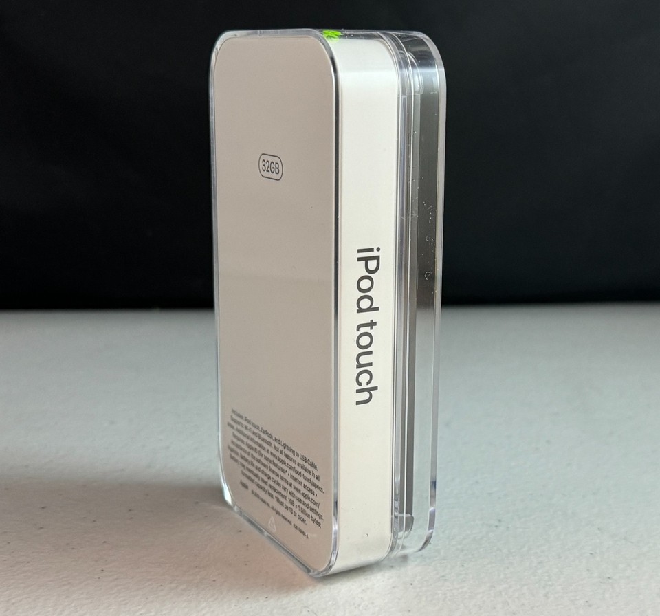 New NIB Apple iPod Touch 7th Generation Space Gray 32GB EarPods MVHW2LL ...