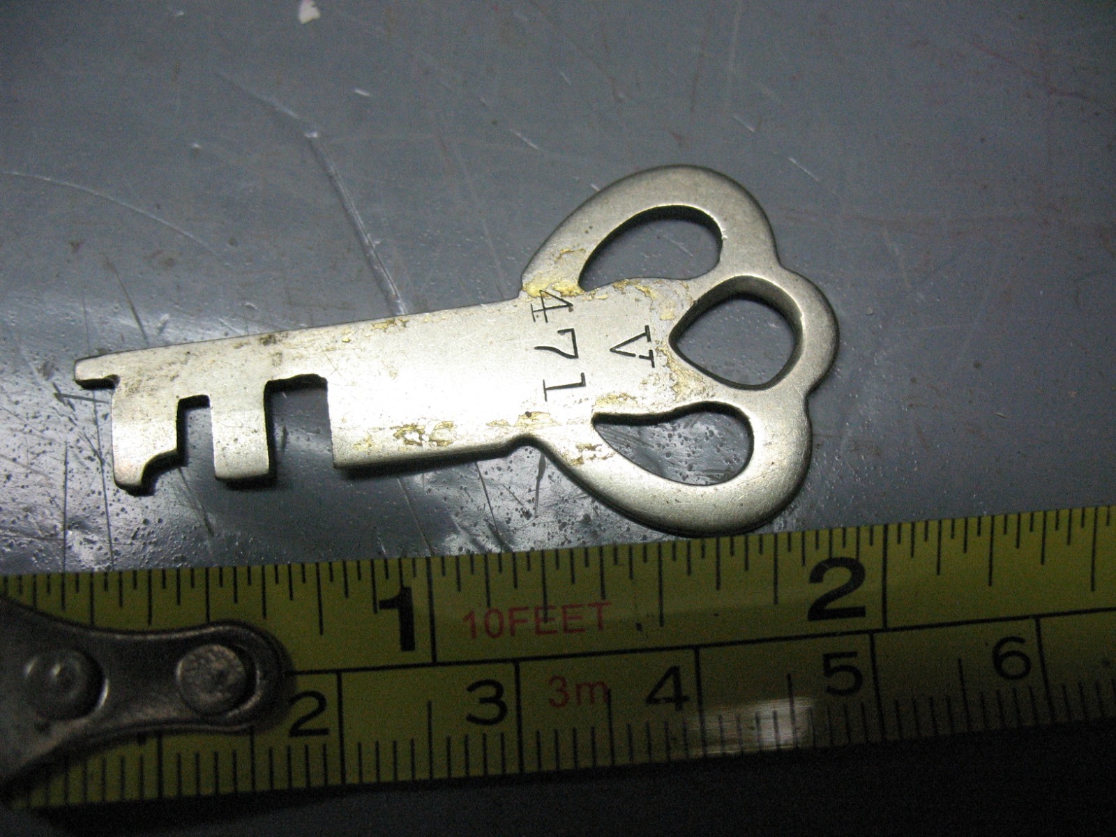VINTAGE FLAT SKELETON KEY 1 & 7/8 '' MARKED V-471 NON FERROUS | eBay