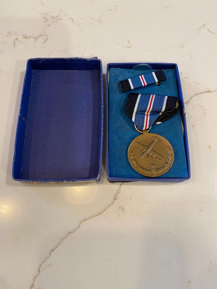 #319G WW2 US Army Campaign & Service for Humane Action Bronze Medal w ...