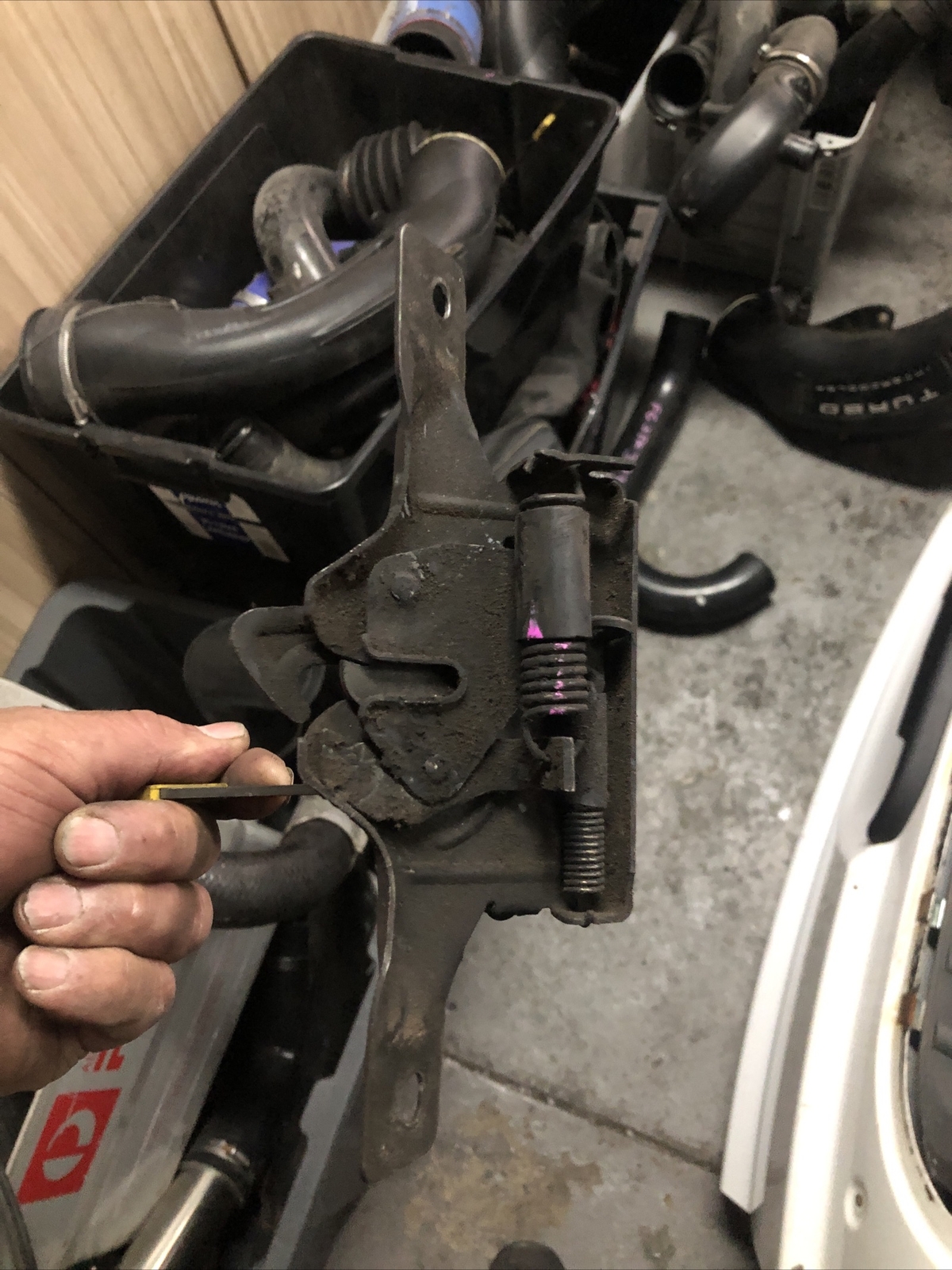 FORD BA BF XT XR FALCON FAIRMONT FAIRLANE BONNET CATCH | eBay