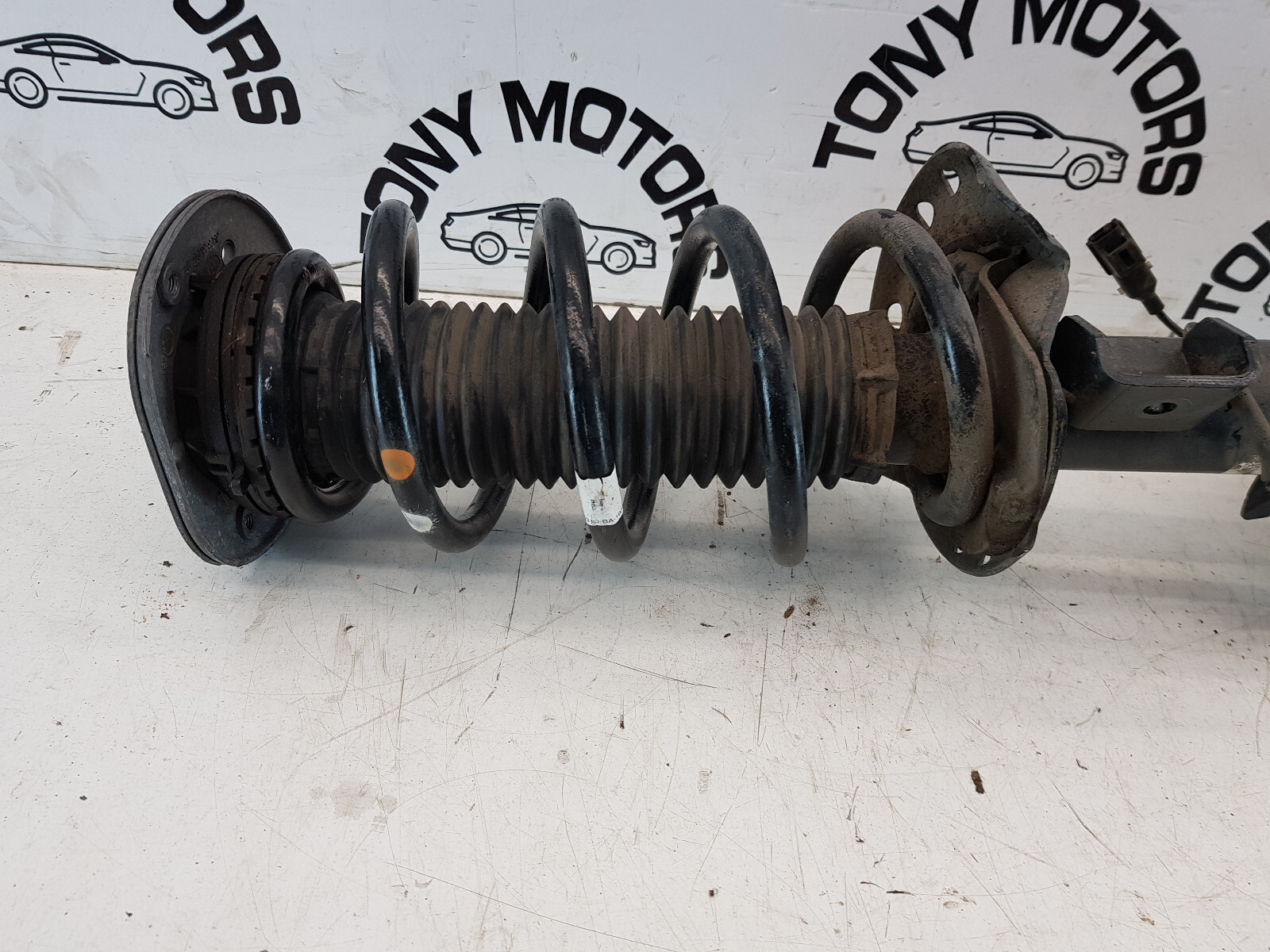 2019 JAGUAR E-PACE 2.0 PETROL FRONT RIGHT SUSPENSION LEG SHOCK HUB J9C3 ...