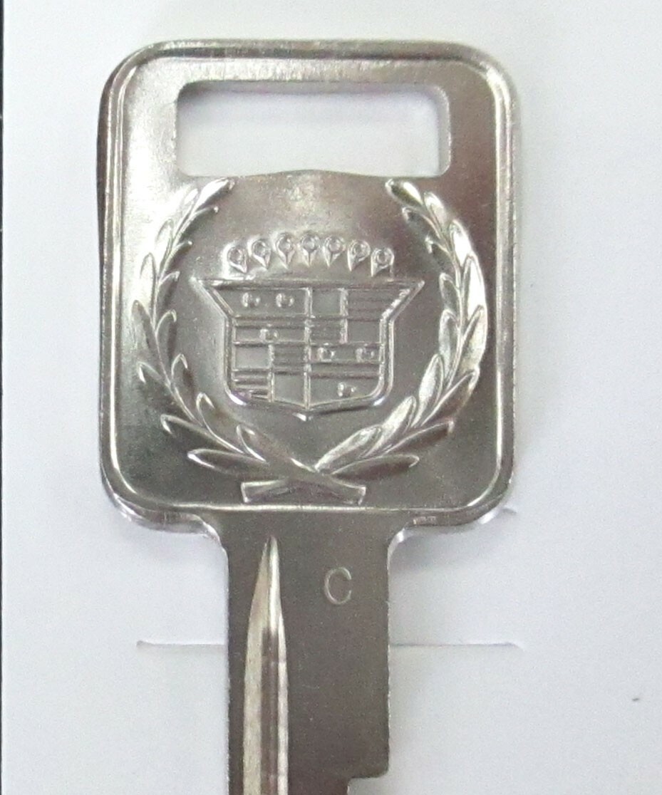 Red 82K2 Cadillac BROUGHAM Royal Classic C/D Keys 1987 1988 1989 1990 ...