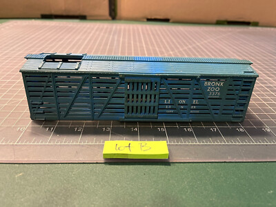 Lionel Lines Train 3376 BRONX ZOO GIRAFFE Operating Car Blue SHELL BODY ...