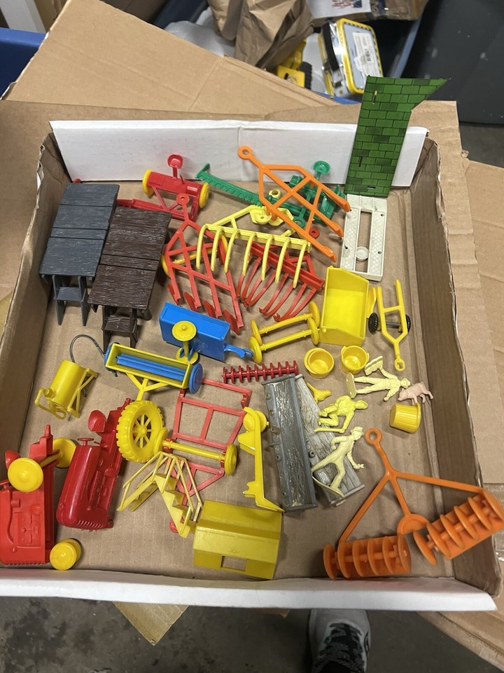 Large lot miscellaneous Vintage Marx farm set play parts people Animals ...
