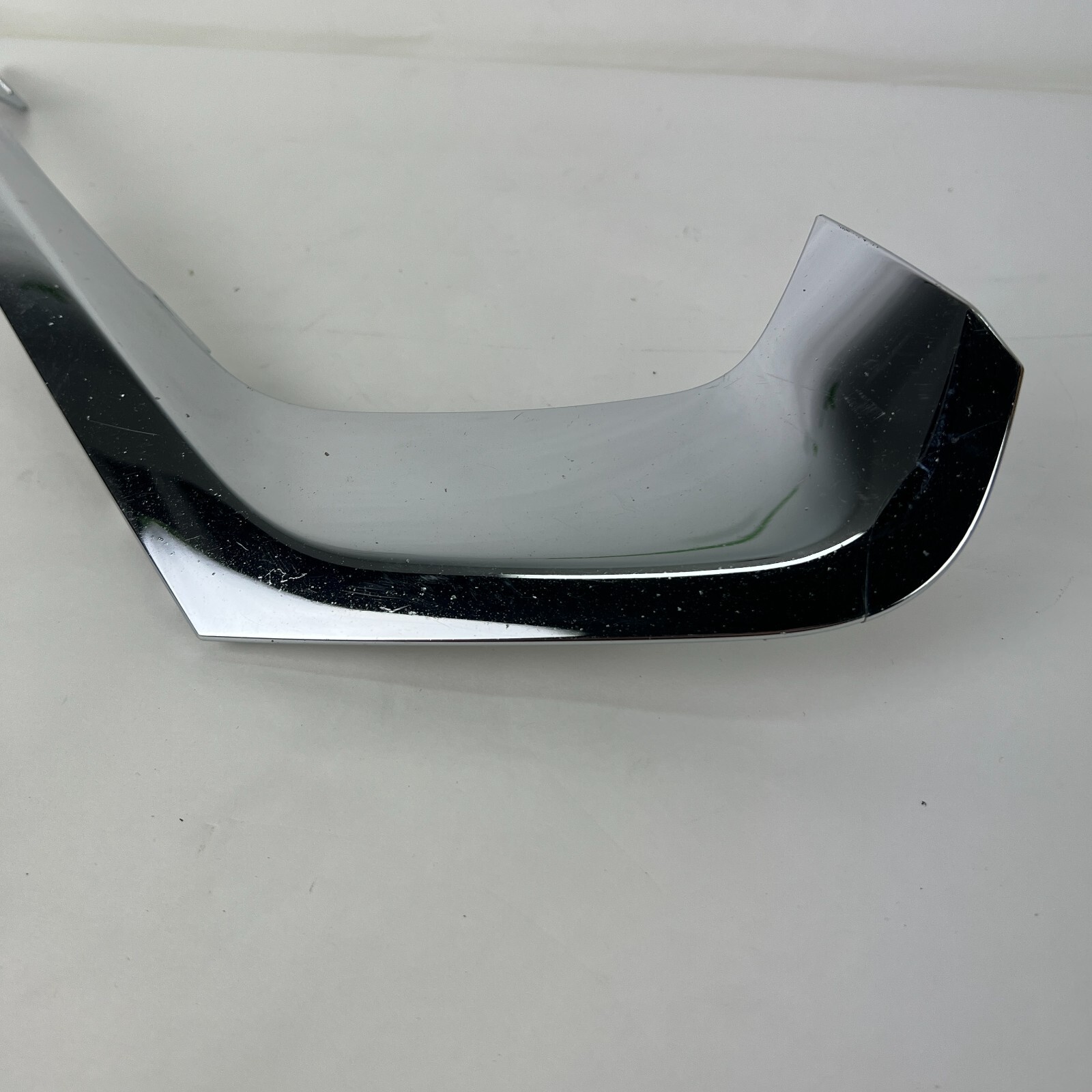 *CRACK* OEM 2018 - 2021 Chevrolet Traverse Front Right Fog Light Bezel ...