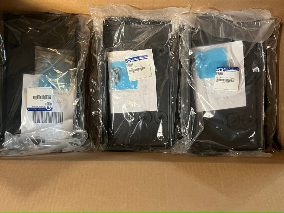 FRONT LICENSE PLATE BRACKET&SCREWS 2018 RAM 2500 3500 4500 68375635AA ...