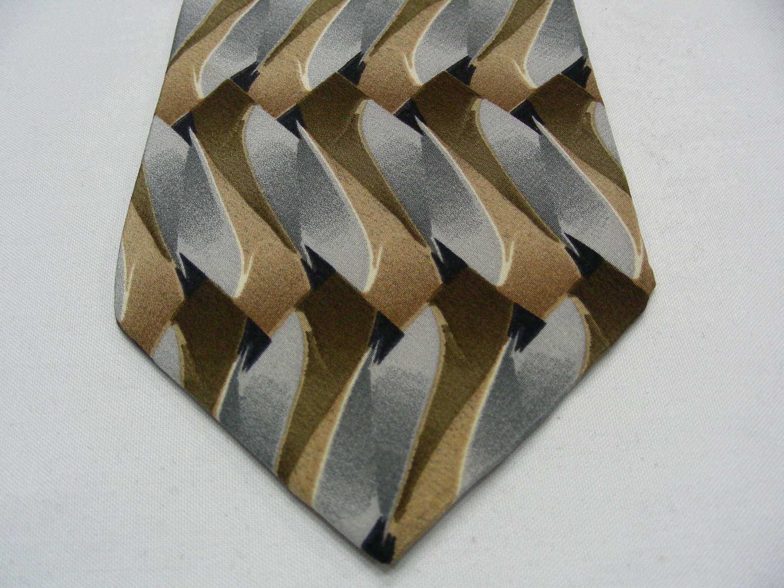 JIMMY V - THE V FOUNDATION - GEOMETRIC PATTERNED - 10… - Gem