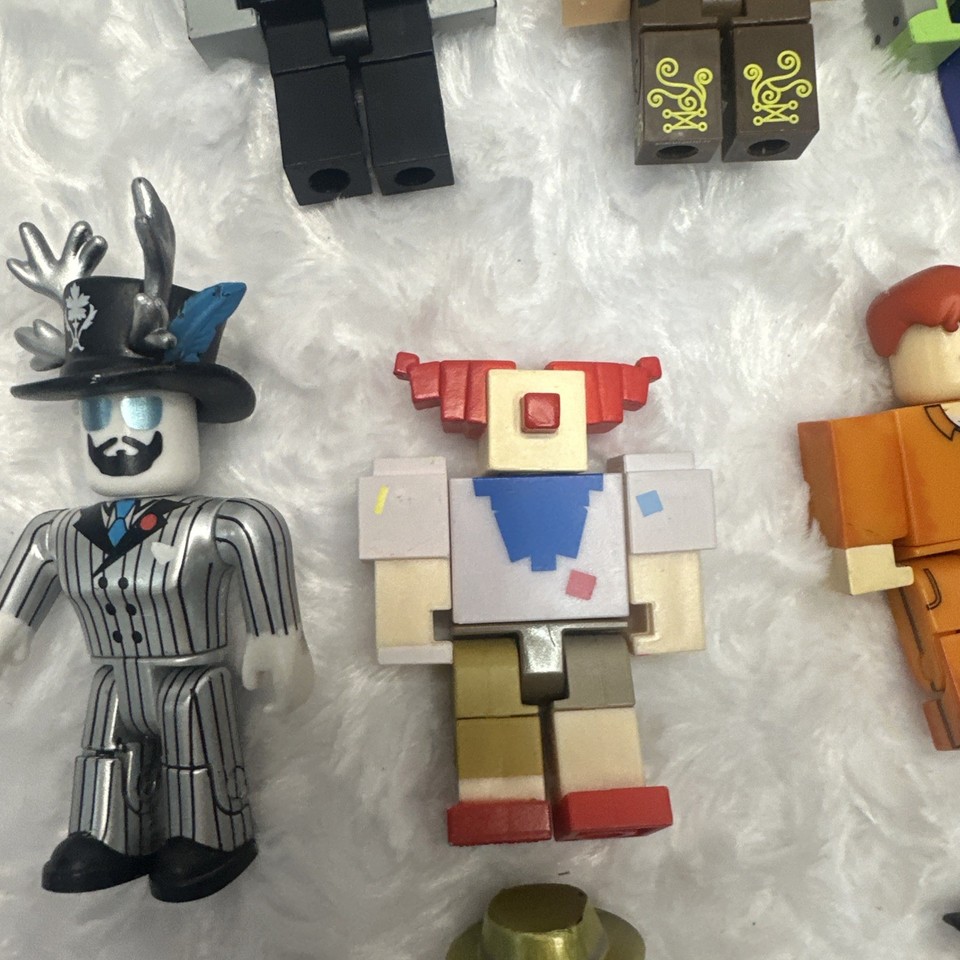 Roblox Figures Mixed Characters Lot of 13 & Mixed Accessories and some ...