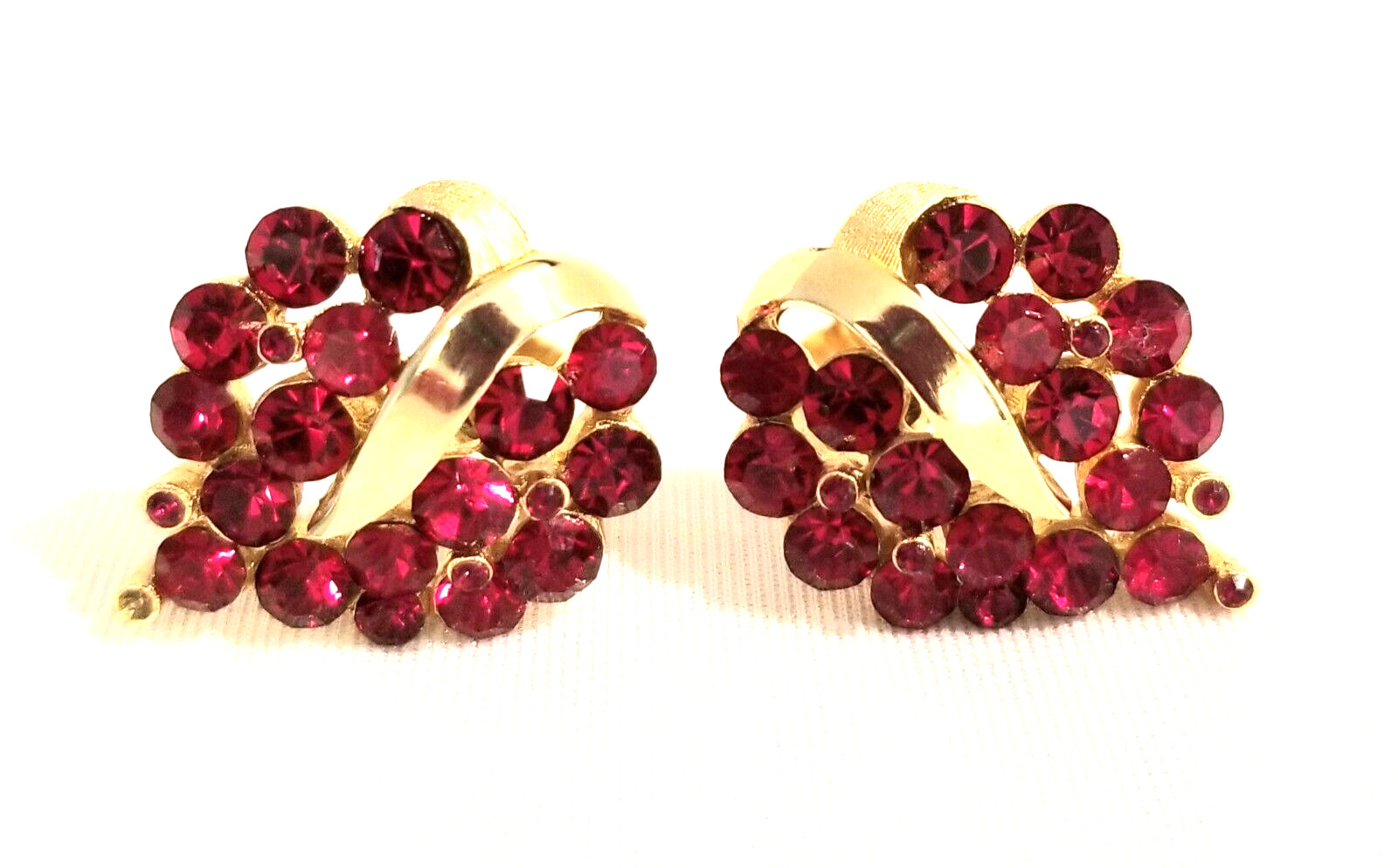 Crown Trifari Vintage 50s Ruby Red Rhinestone Clip On… - Gem