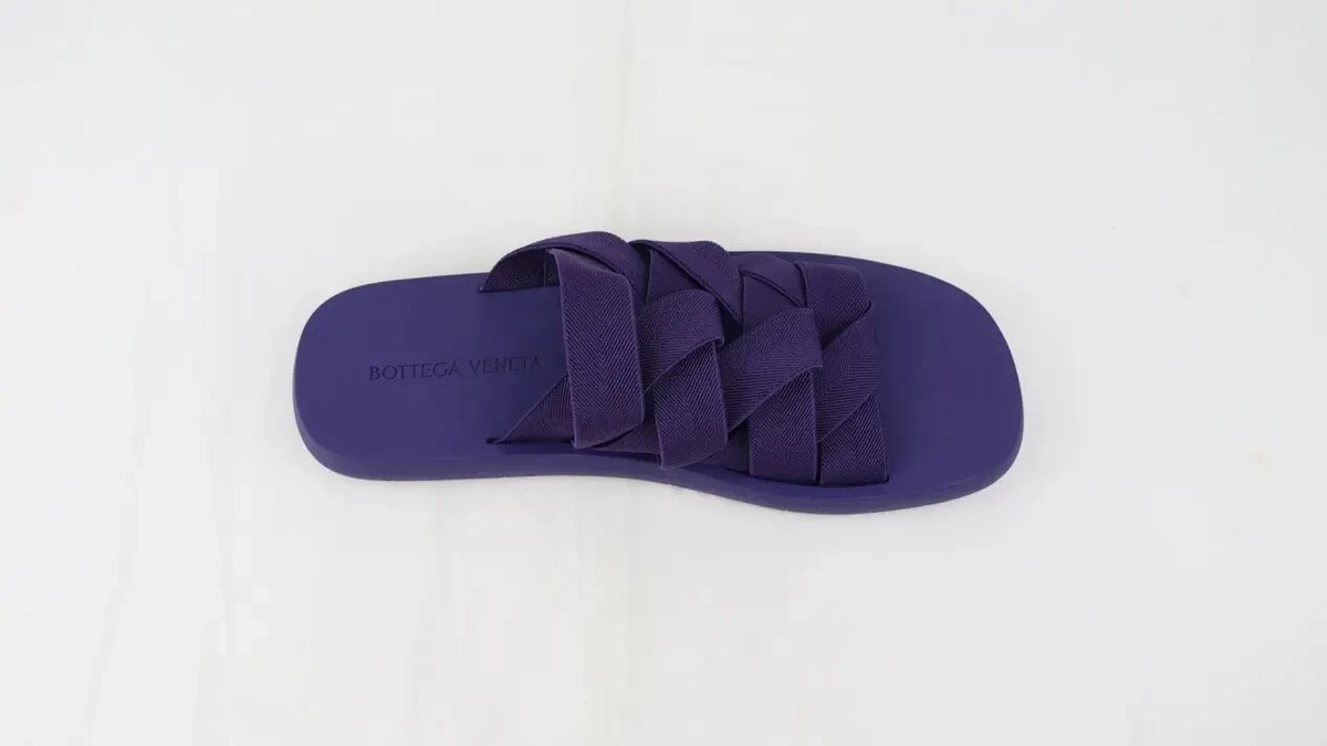 Bottega Veneta Intrecciato Starfish Plat Sandal in Blue BNWB Bottega Veneta Intrecciato Starfish Plat Sandal in Blue BNWB