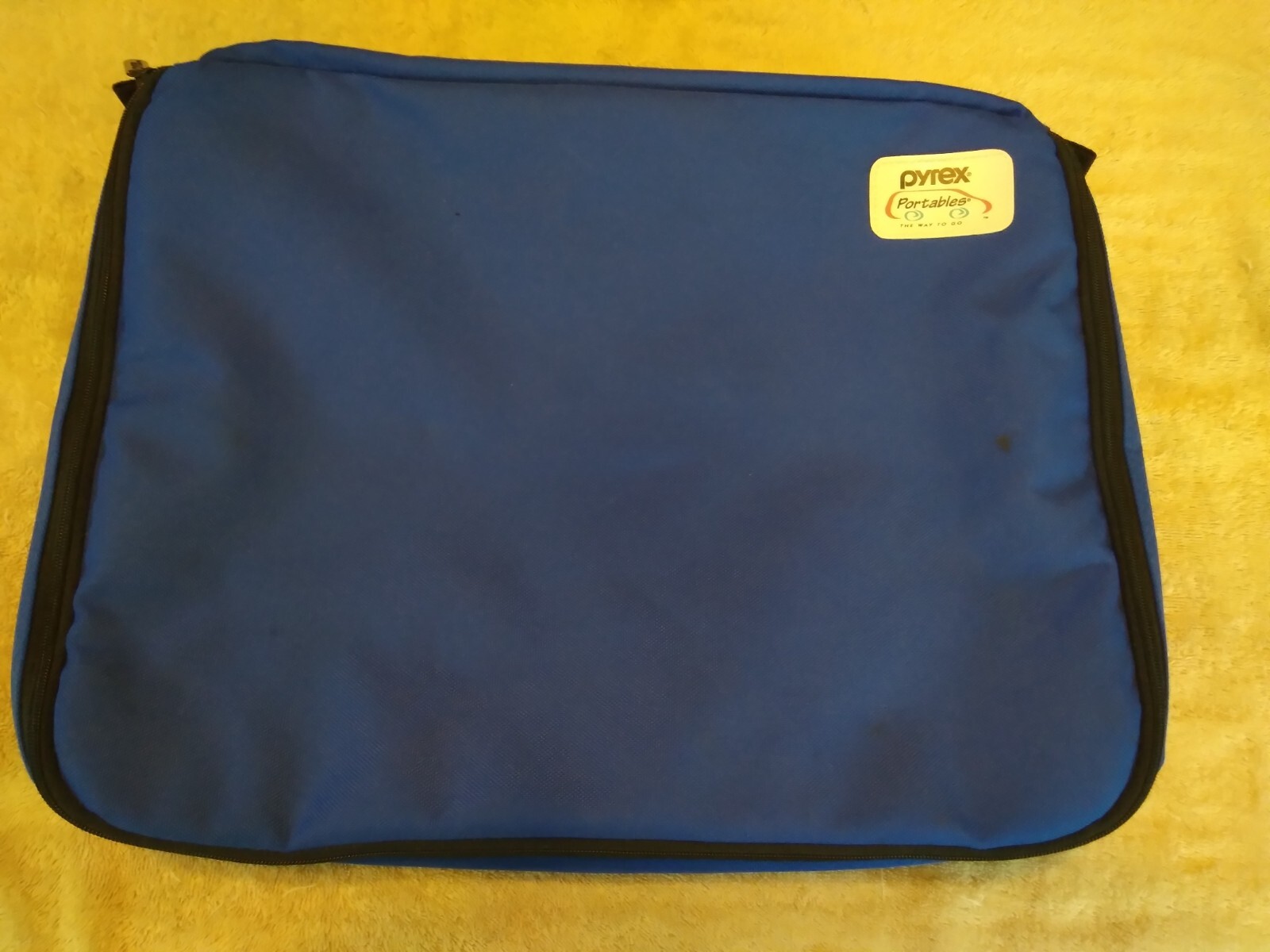 Pyrex Portables Insulated HOTCOLD Food Carrier With Hot Pack | eBay