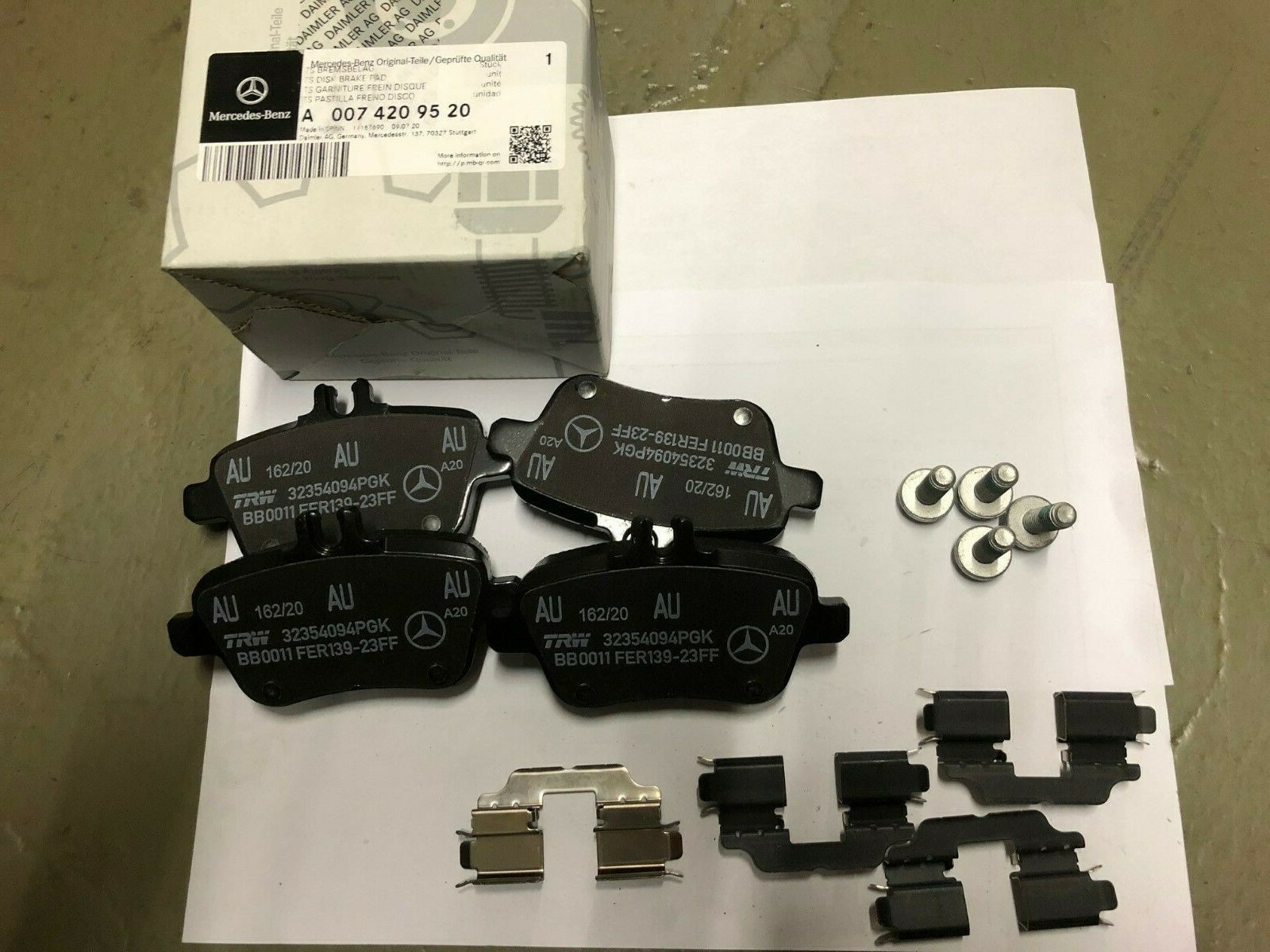 A0004200705 Mercedes-Benz A/B-KLASSE CLA GLA SLK SLC Bremsbelag Hinten ...