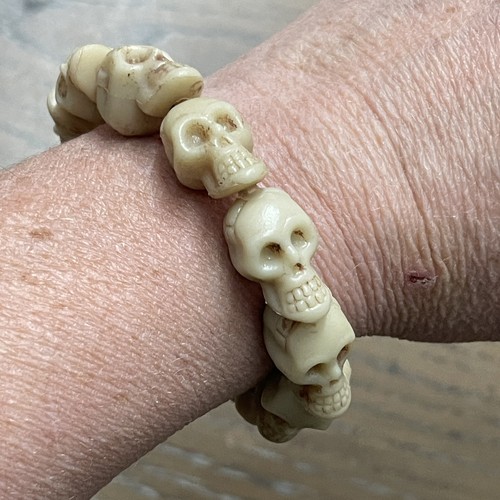 Skull Bead Stretch Bracelet Bone Colored Gothic Grunge Novelty Jewelry ...