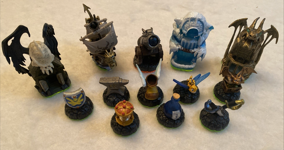 Skylanders Lot HUGE 71 FIGURES, 3 PORTALS, 3 GAMES, 70 Cards Included ...