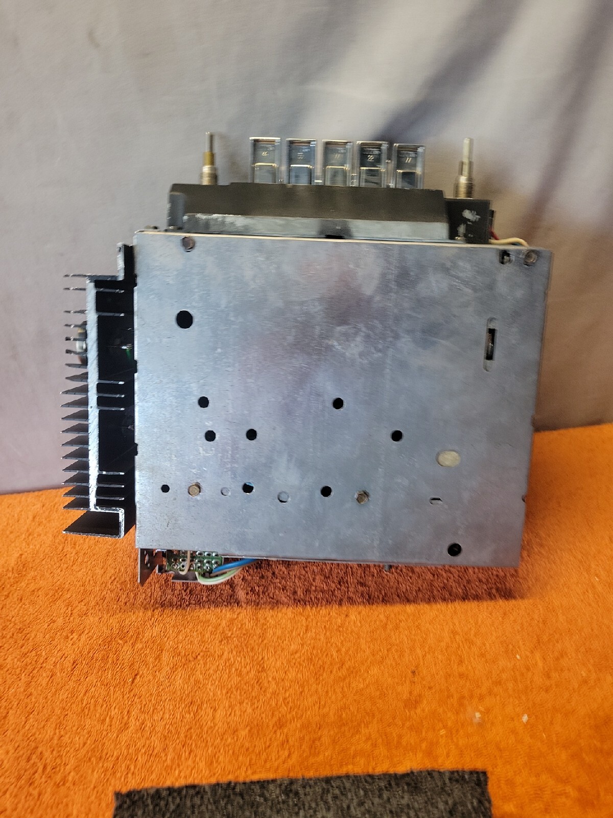 B32• Vintage 1978-1987 GM Delco 2700 Series AM/FM Stereo With Channel ...