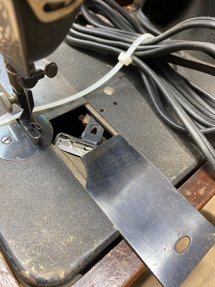 1942 Antique Singer Model 128 Sewing Machine Godzilla Wrinkle Ornate ...