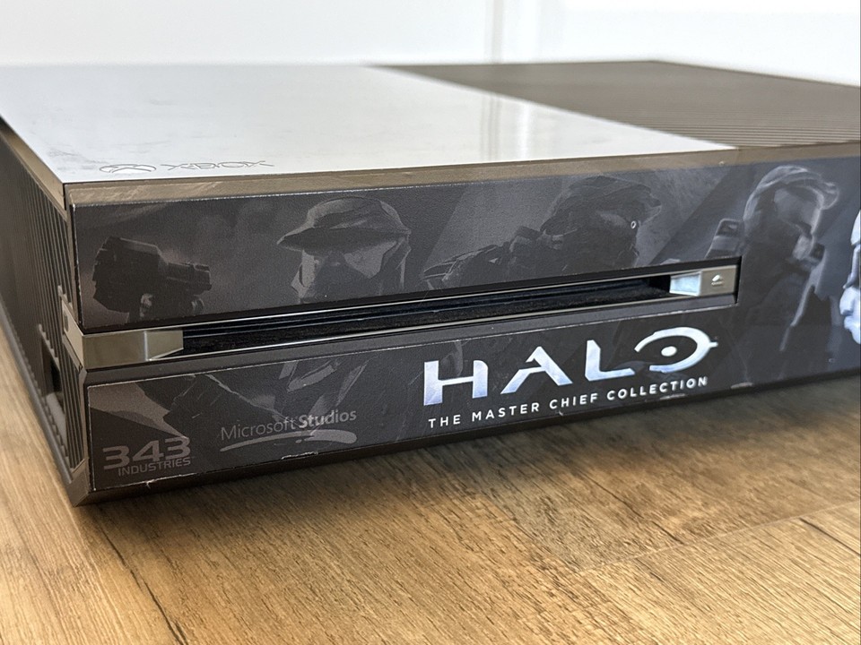 Microsoft Xbox One 1540 500GB Video Game Console - Console & Power ...