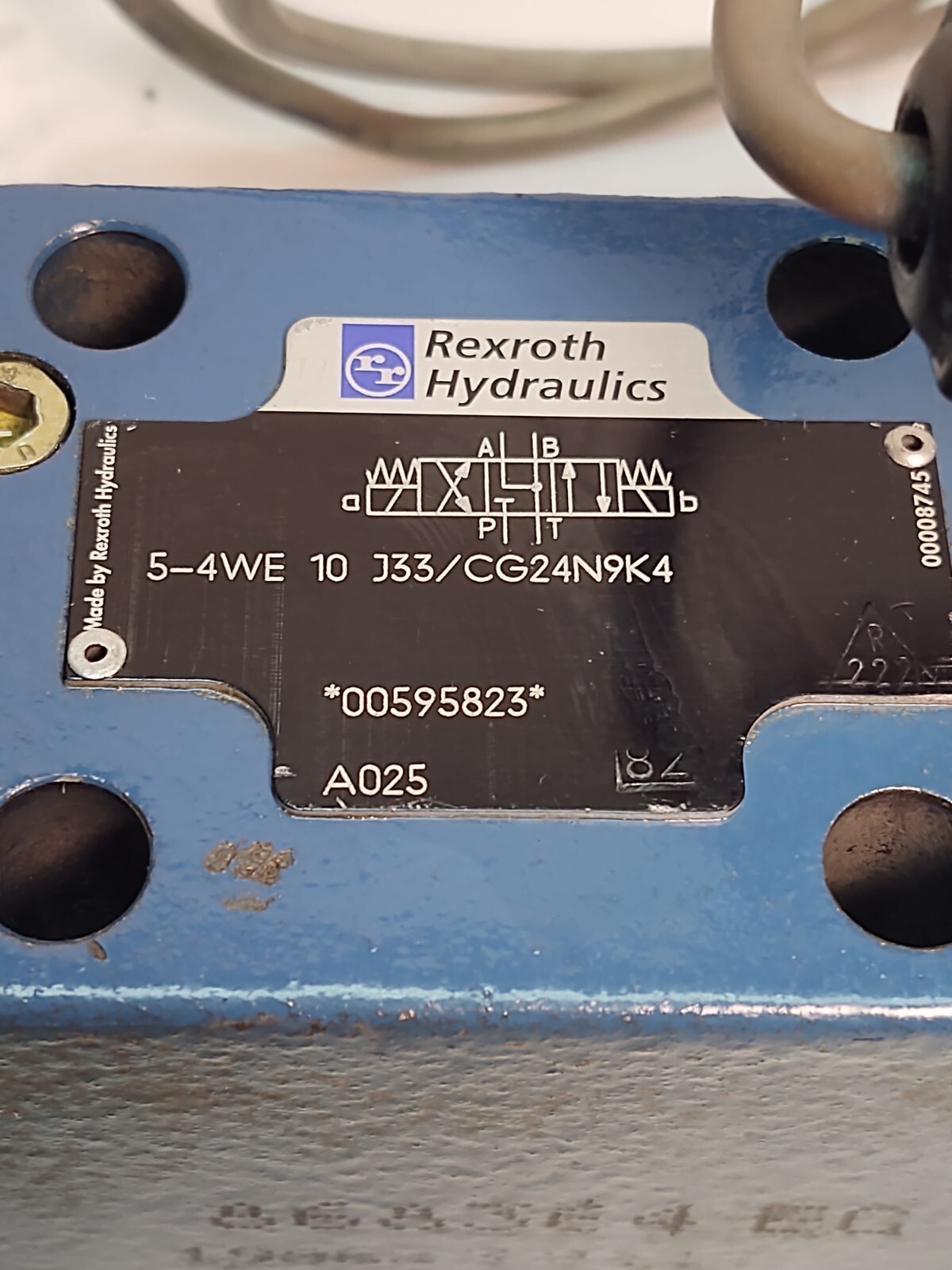 Rexroth D05 24 VDC Hydraulic Control Valve 5-4WE-10-J33/CG24N9K4 Arburg ...