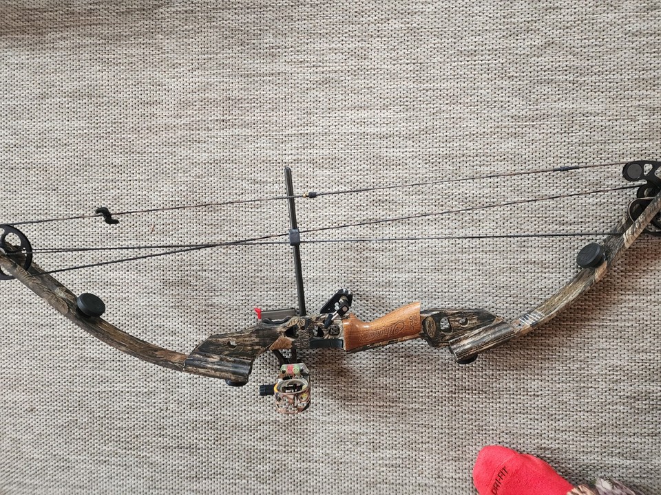 mathews solocam bow With Case. Make A Reasonable Offer And Its Yours ...