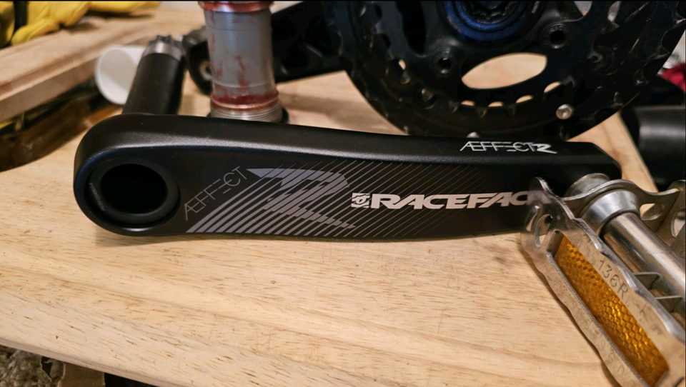 Race Face Aeffect R crankset 165mm with chainring/bash guard and BB | eBay