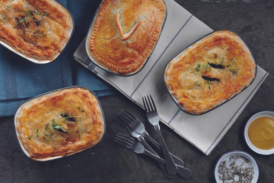 Falcon Enamel Oblong Pie Dishes - Set of 3 - 20cm, 22cm, 24cm. Enamel ...