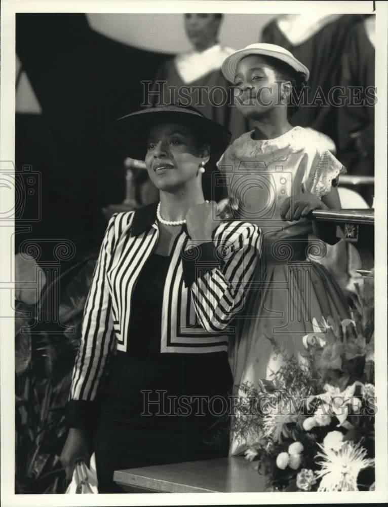 1990 Press Photo Phylicia Rashad, Keshia Knight Pulliam in "Polly Comin ...