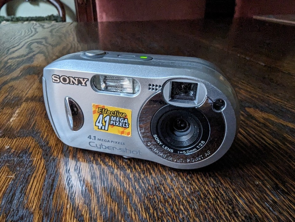 Sony Cyber-shot 4.1 MP Digital Camera MPEGMovieVX Smart Zoom DSC-P41 ...