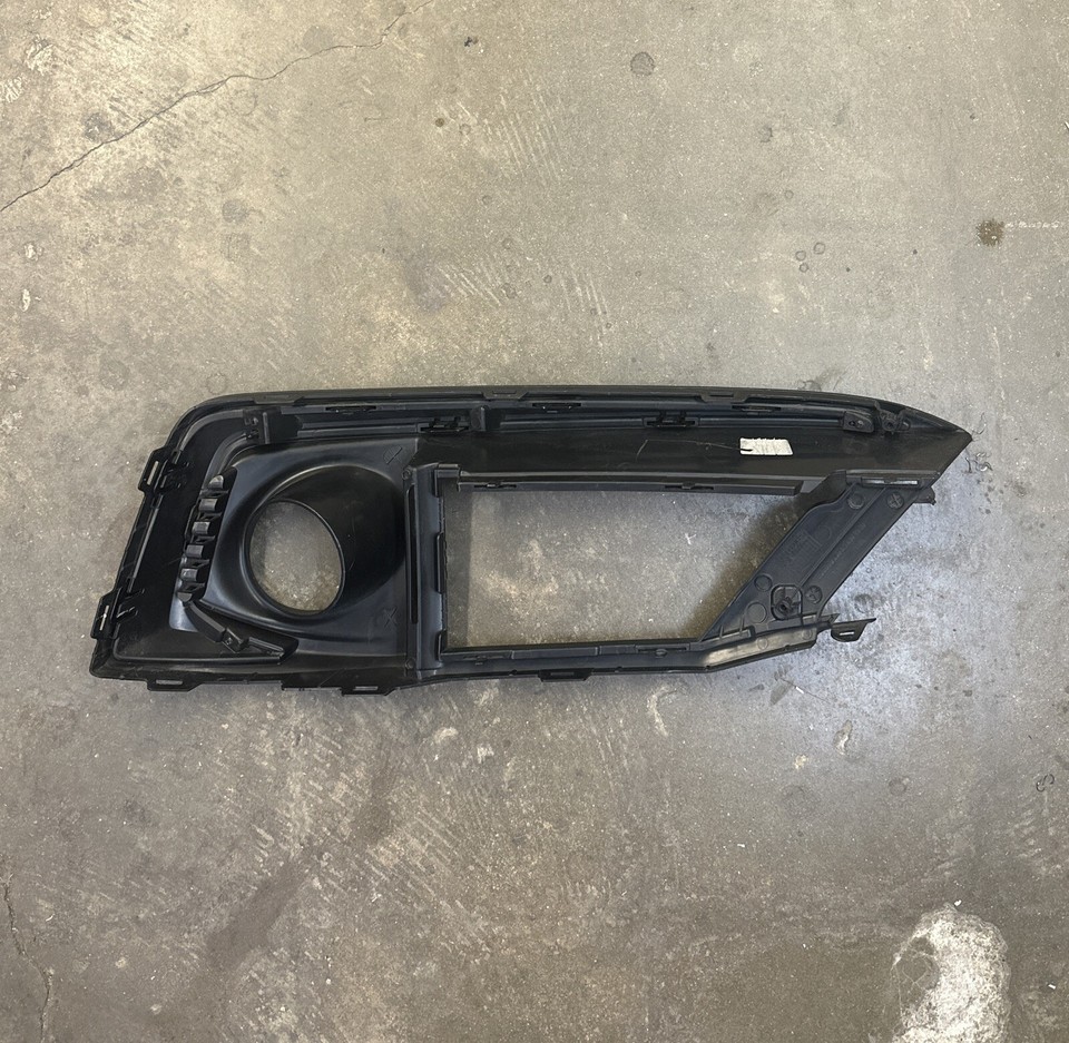 Genuine OEM Honda Civic 2016-2018 Left Front Fog Light Garnish no ...