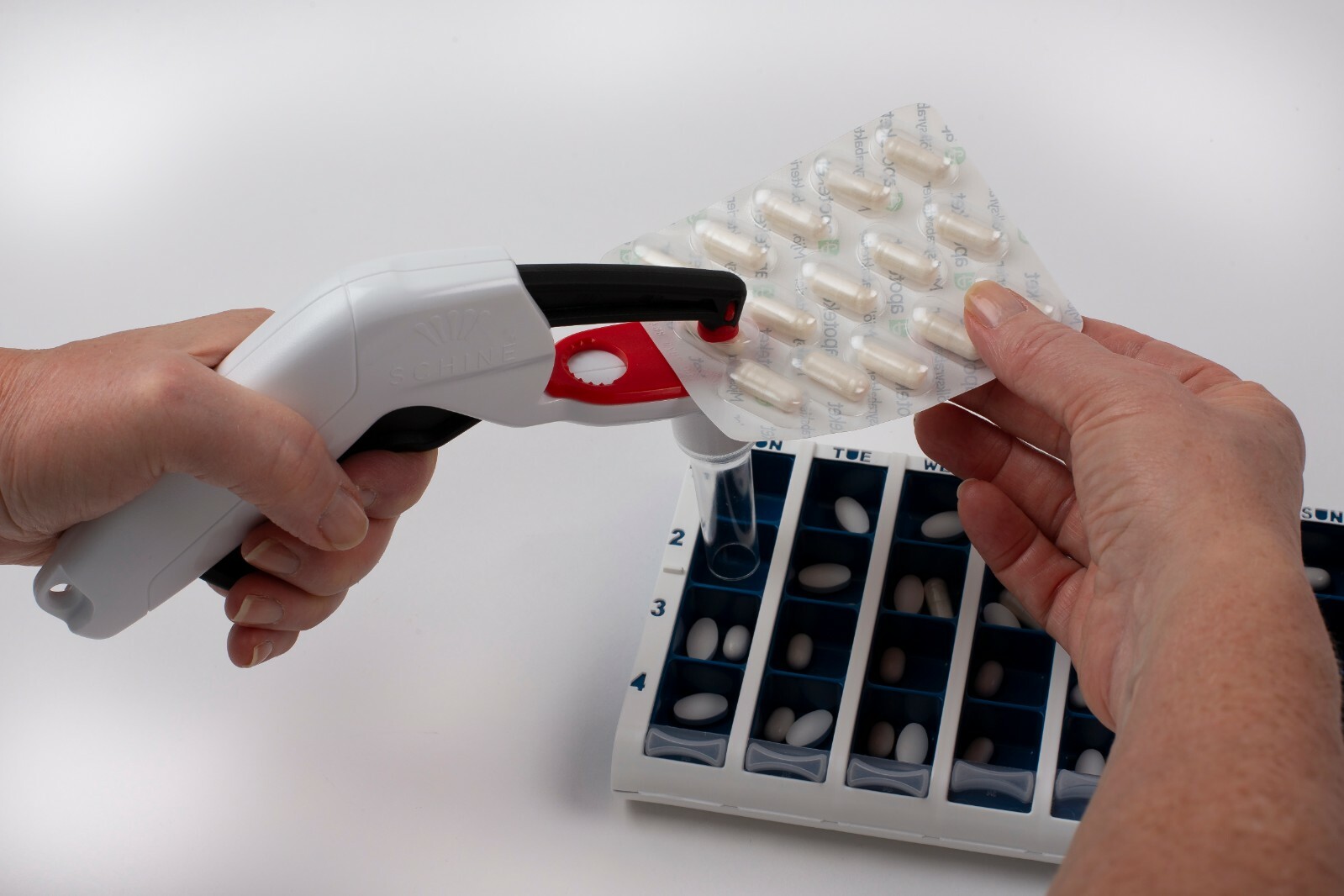 Pivotell Weekly Pill Medication Organiser - with easy open roller ...