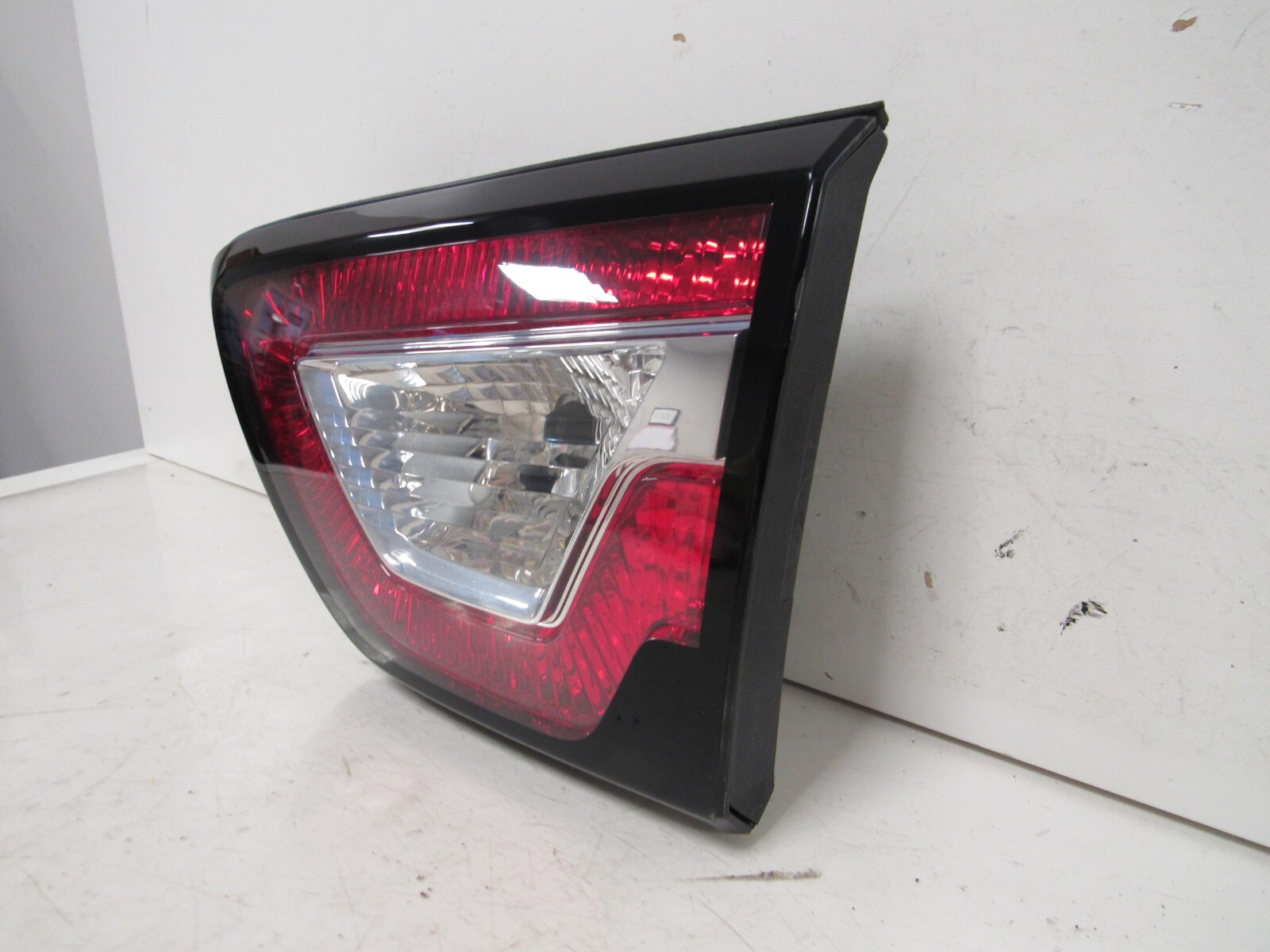 2013 - 2017 CHEVROLET TRAVERSE RH LID MOUNTED TAIL LIGHT OEM C23R 8073 ...