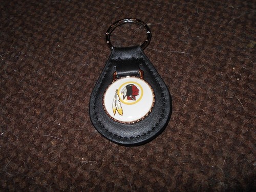 WASHINGTON REDSKINS INDIAN CHIEF HEAD VINTAGE LOGO KEYCHAIN KEYRING ...