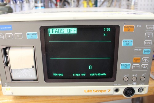 Nihon Kohden OEC-7102A Life Scope 7 Patient Monitor 60Hz 117V Powers On | eBay