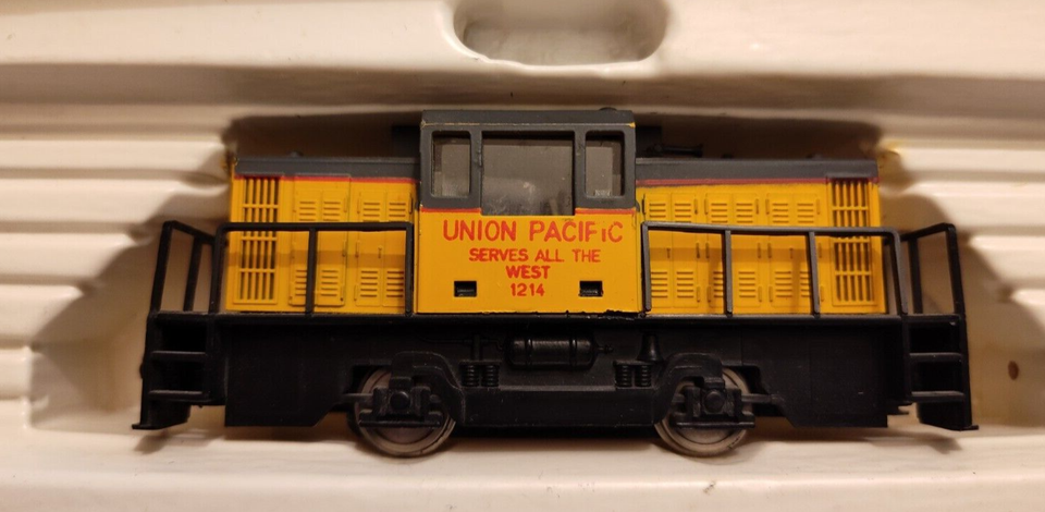 HO Scale AHM Union Pacific Center Cab Switch Engine no 1214 vintage | eBay