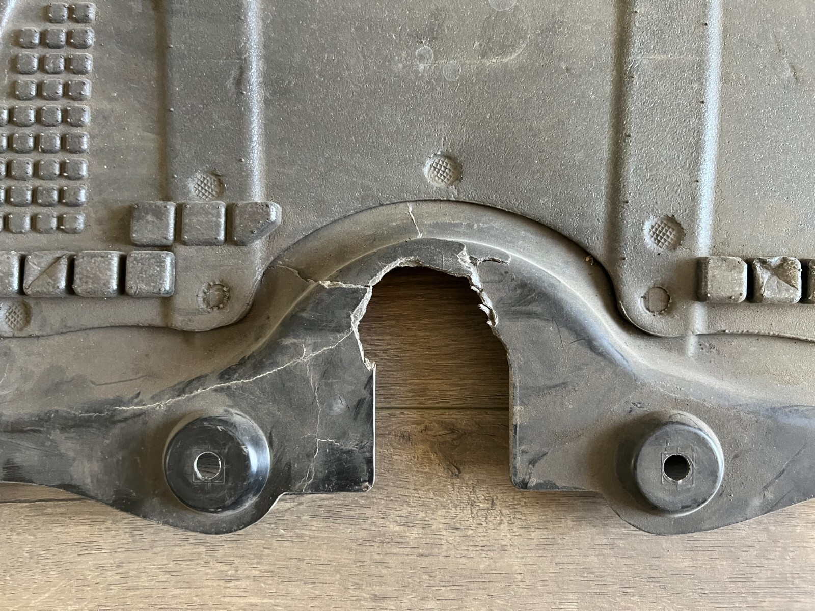 Mercedes-Benz 2215201323 Genuine OEM Center Shield for sale online | eBay