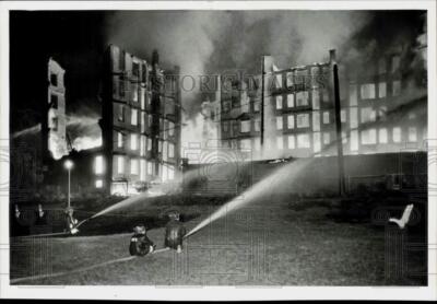 1982 Press Photo Firefighters work to put out fire at Jackson Street in ...